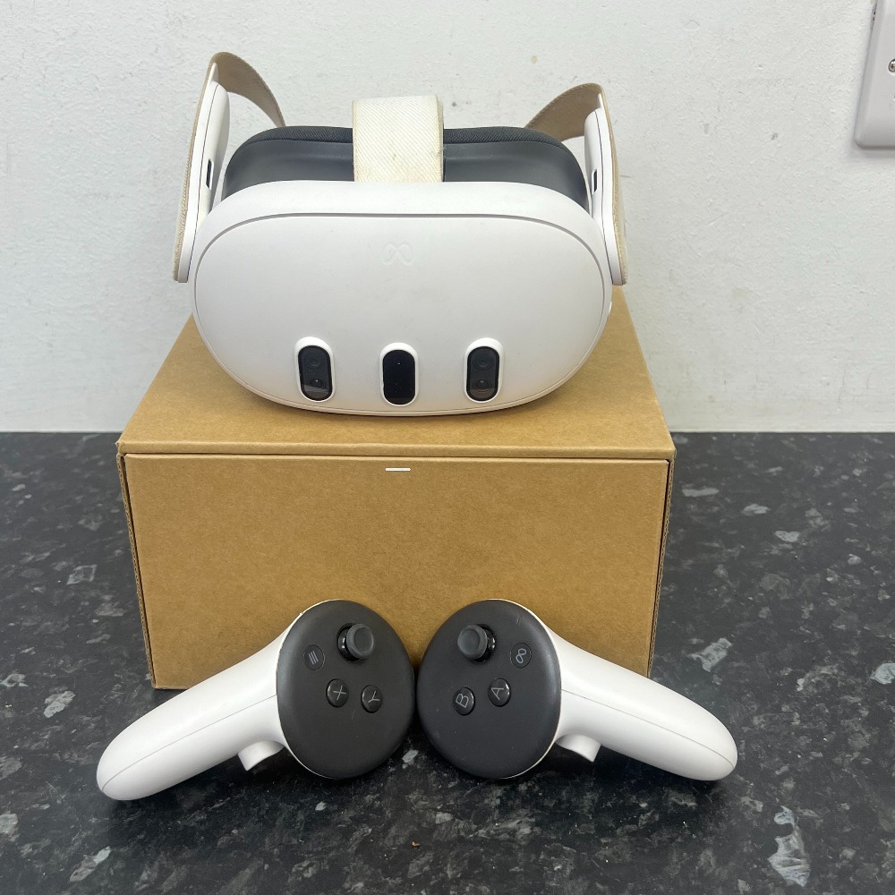 Pre-owned Meta Quest 3 VR Headset (With Controllers) - 128GB **Boxed ...